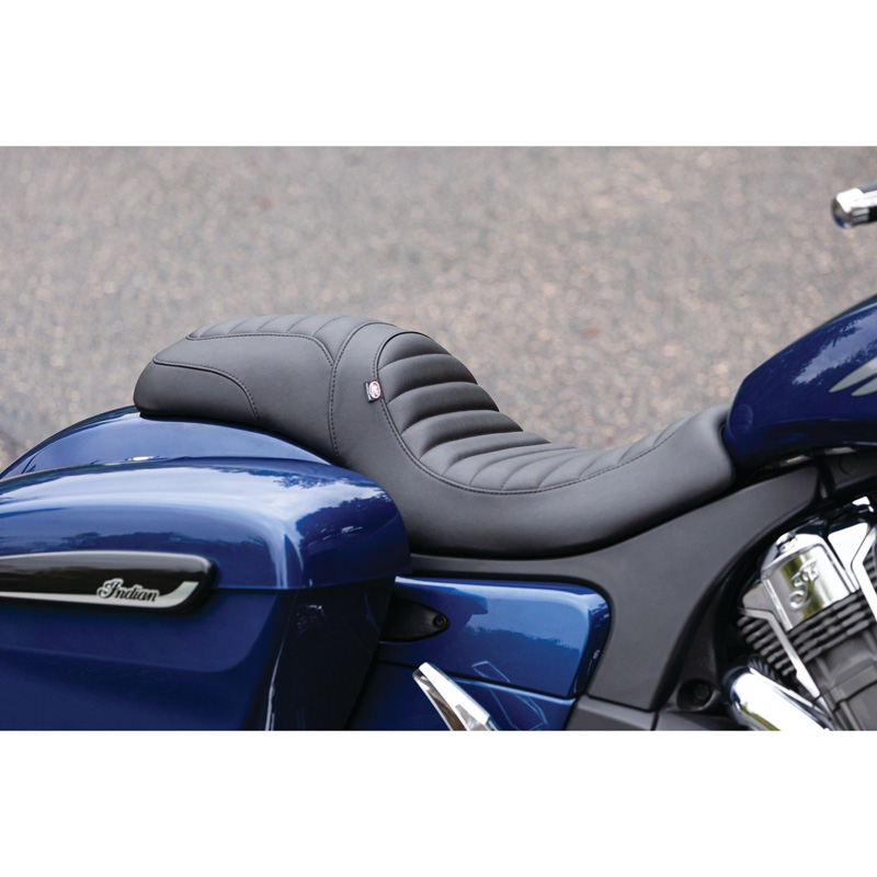 Mustang 82301 Fastback One-Piece Seat, Black for Indian Challenger '20 ...