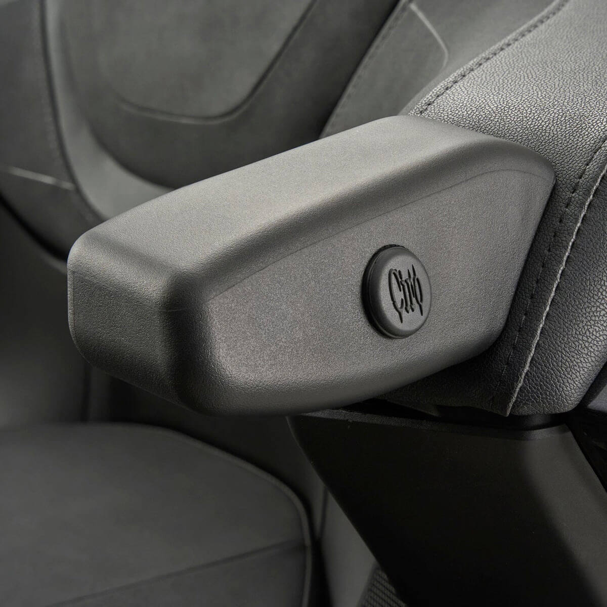 Goldstrike 25121 Armrest for Honda Goldwing GL1800 2021+ | Accessories ...